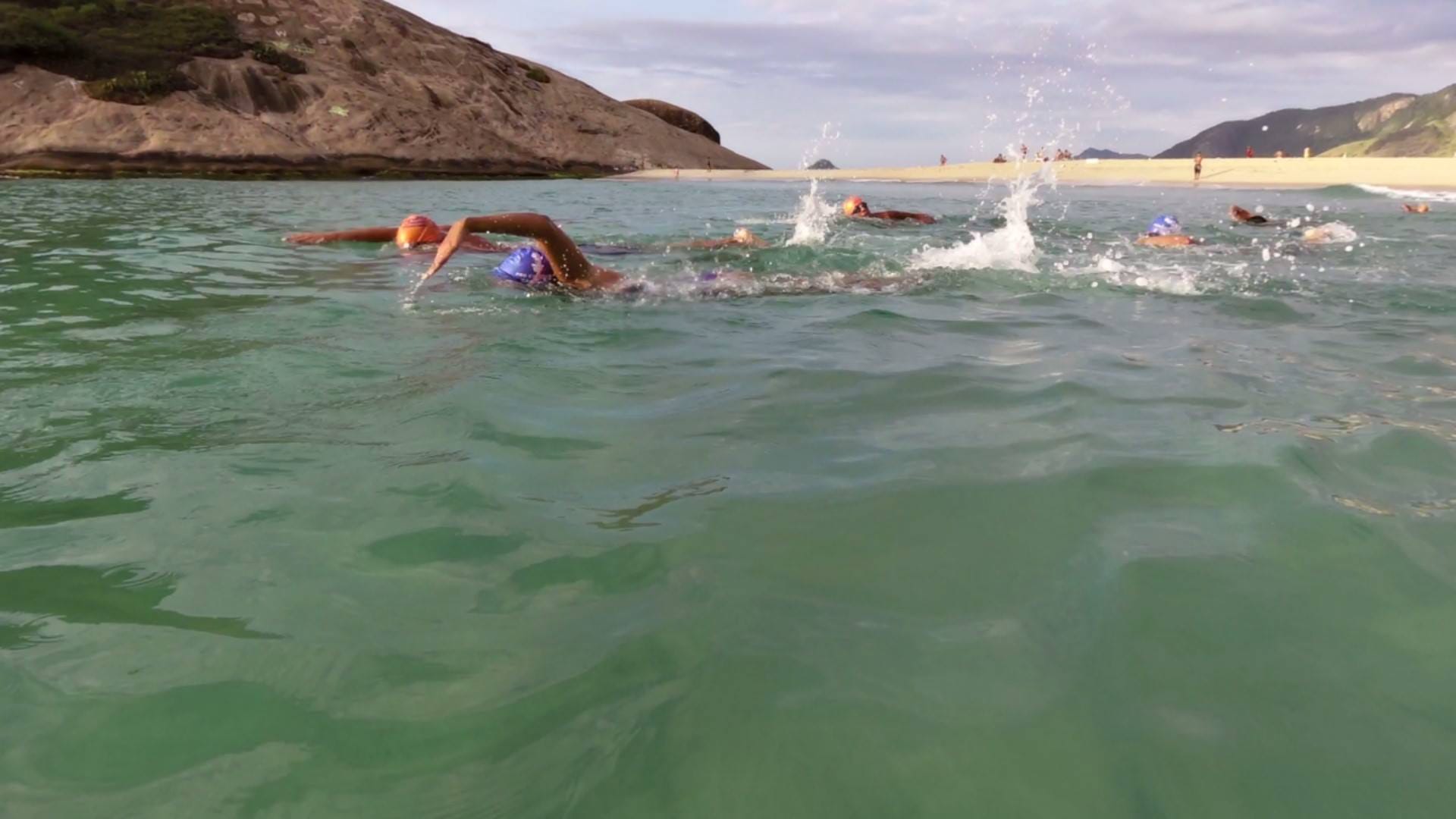 7 dicas para nadar no mar com mais segurança e mais performance ...